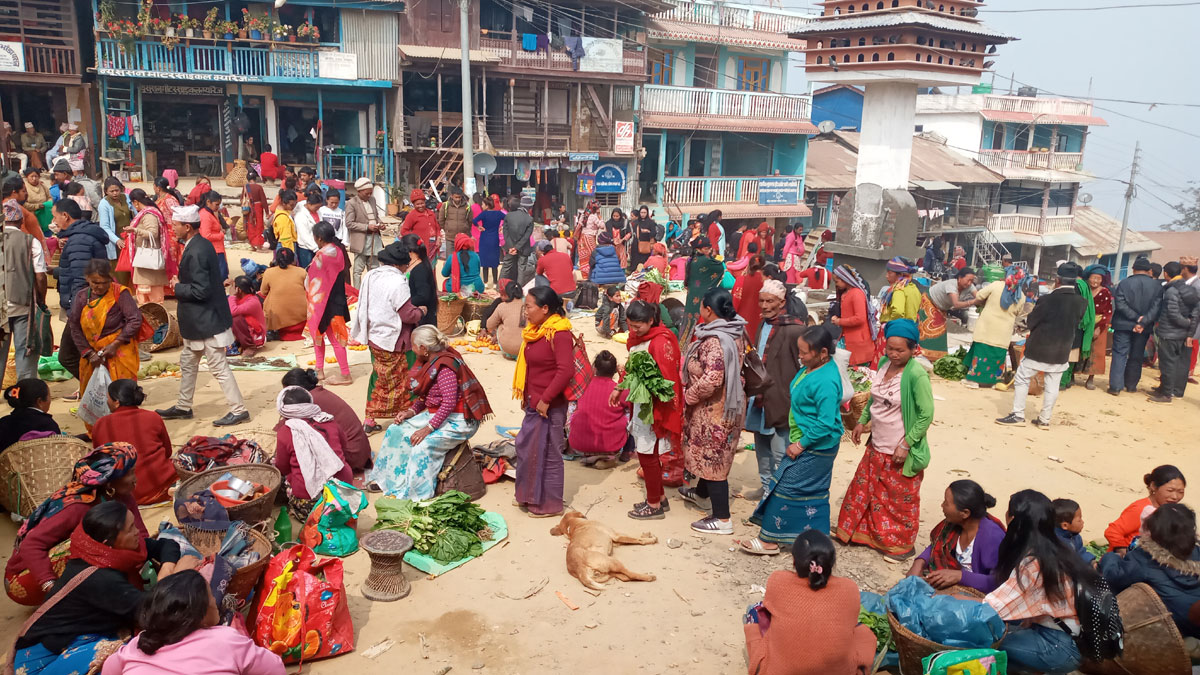 कुम्मायकमा अव्यवस्थित हाटबजार